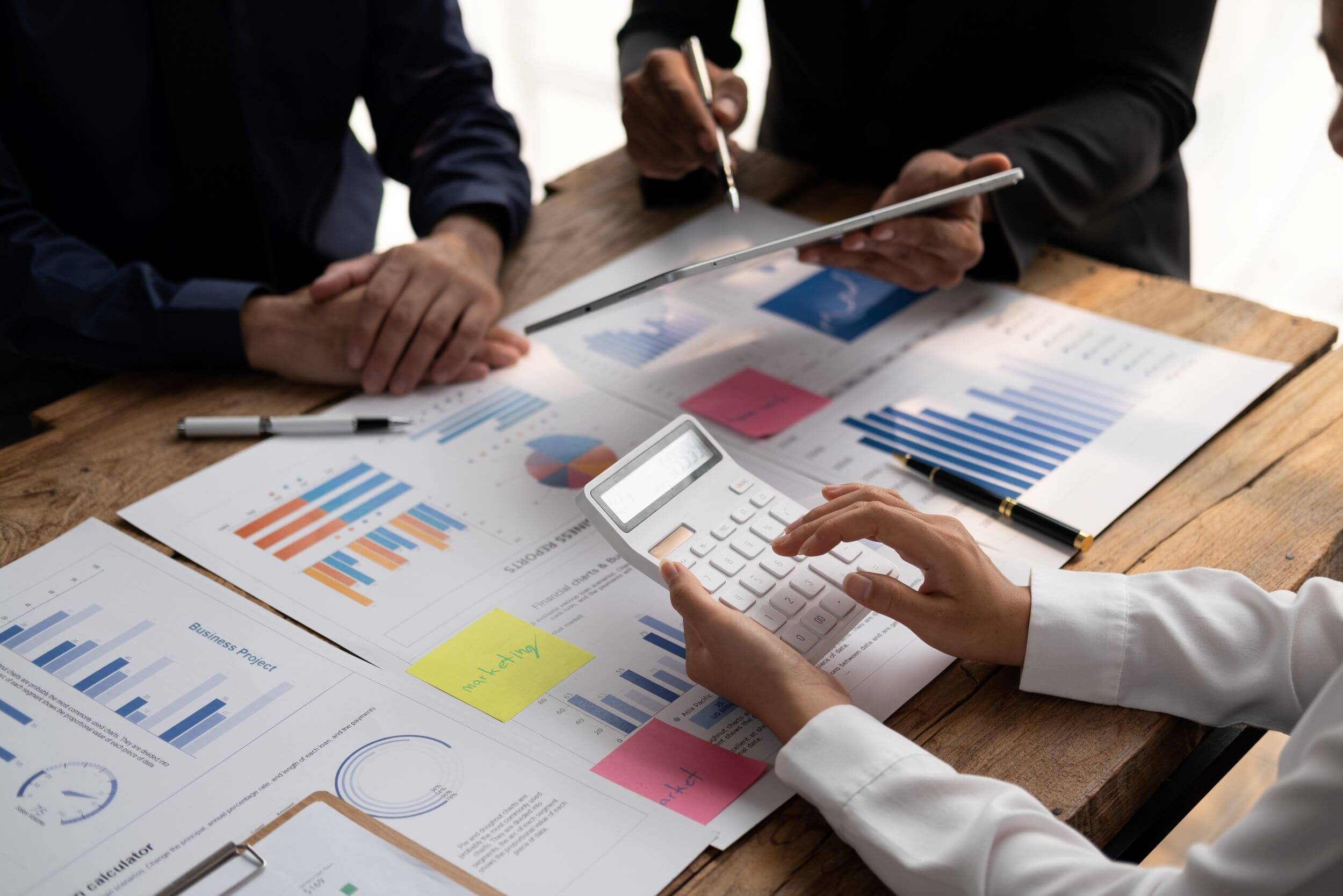 Hedging: Guide til risikoafdækning og strategier i finans